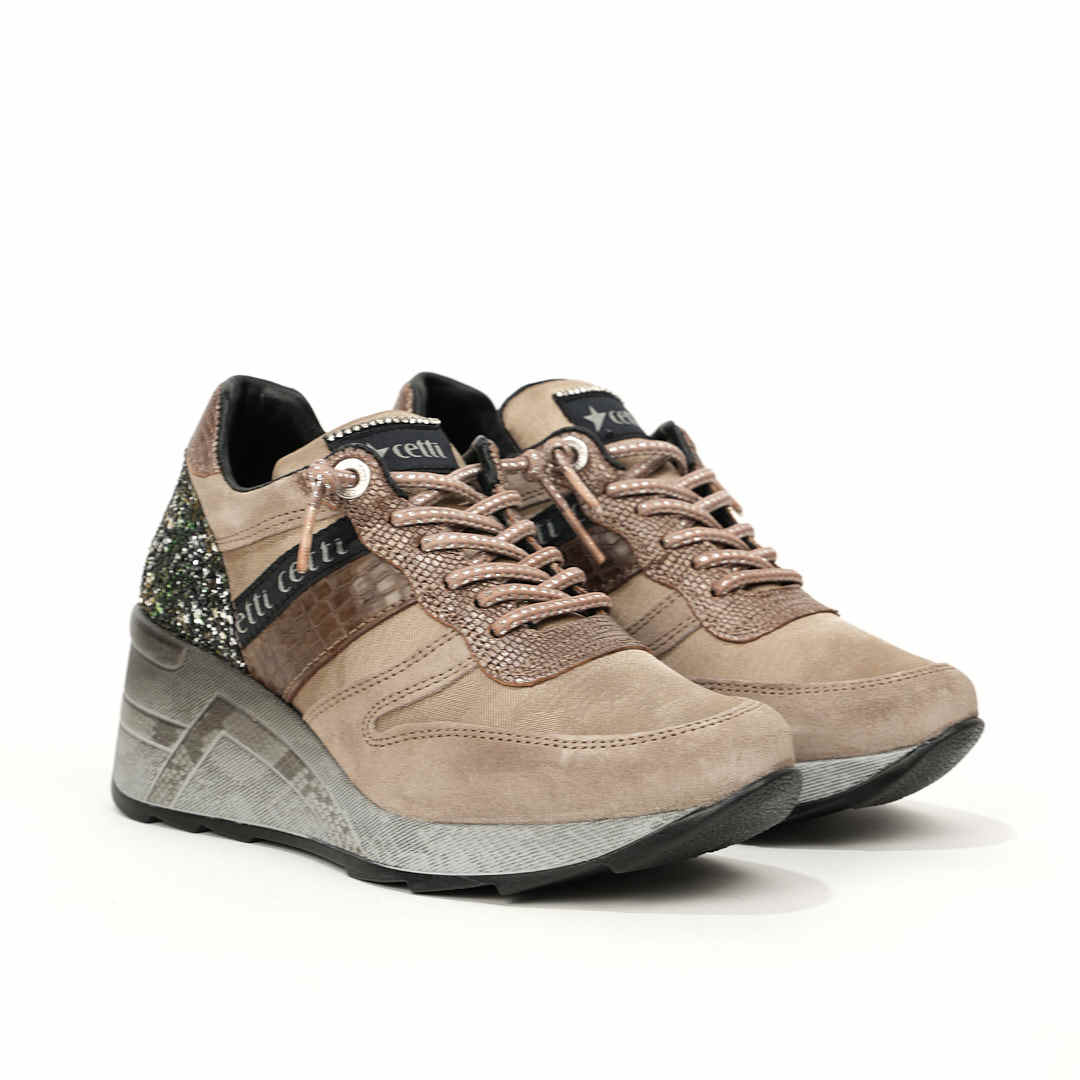 Inicial Sneakers marca Cetti modelo para mujer en color beige | Miravia