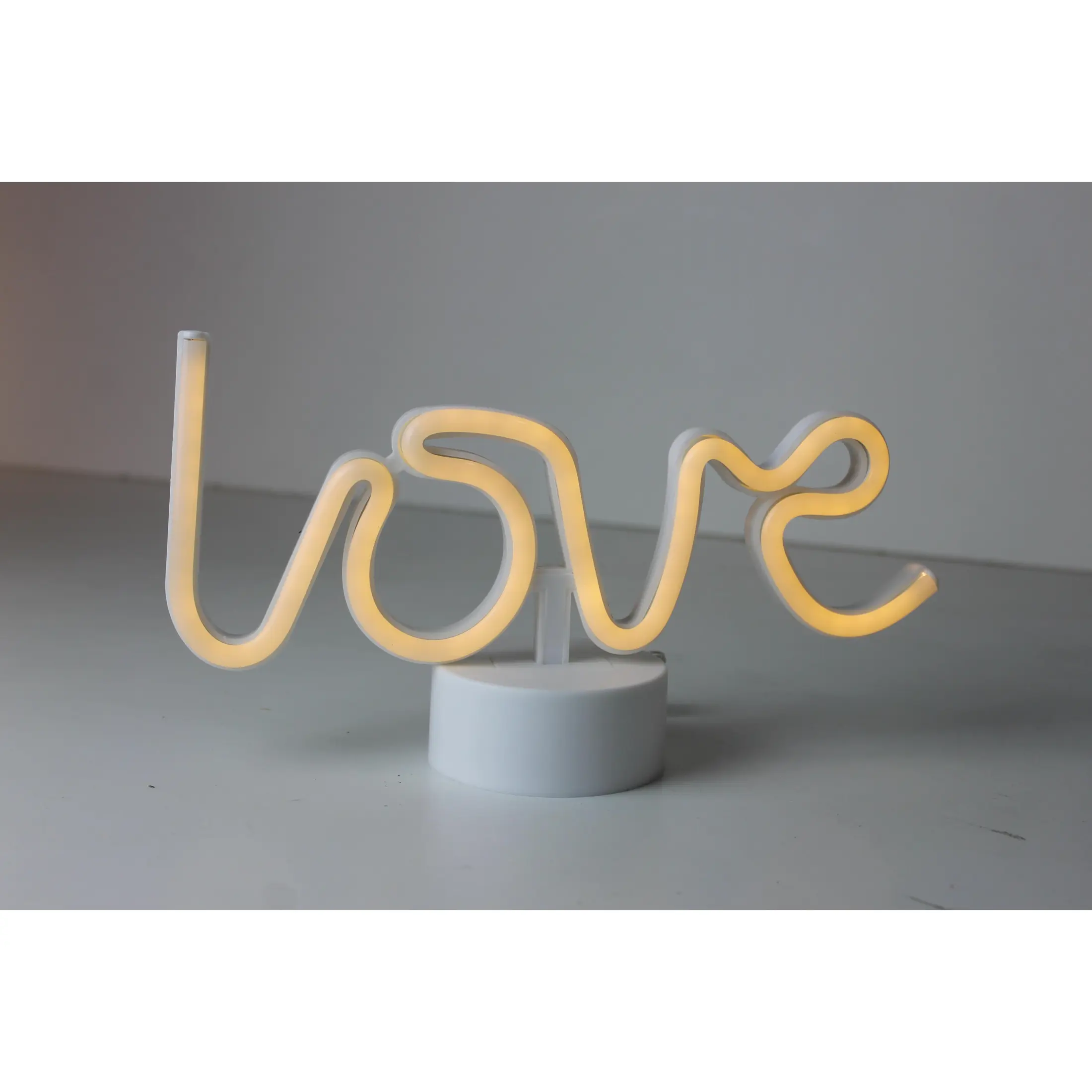 Lámpara LED con base LOVE AAx3 (no incluidas) | Miravia