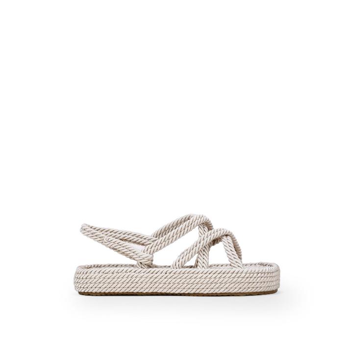 BOSANOVA Sandalias compuestas por cuerdas con varias tiras cruzadas al ...